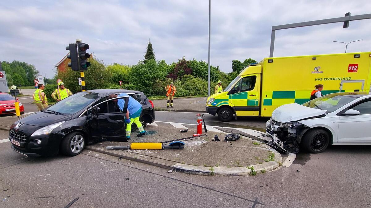 Zware klap op N16 eist drie gewonden | GVA